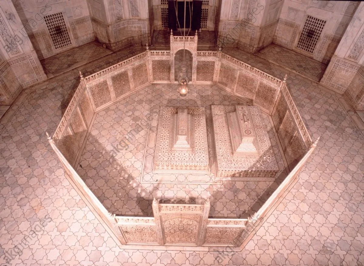 Taj Mahal Inside Tomb