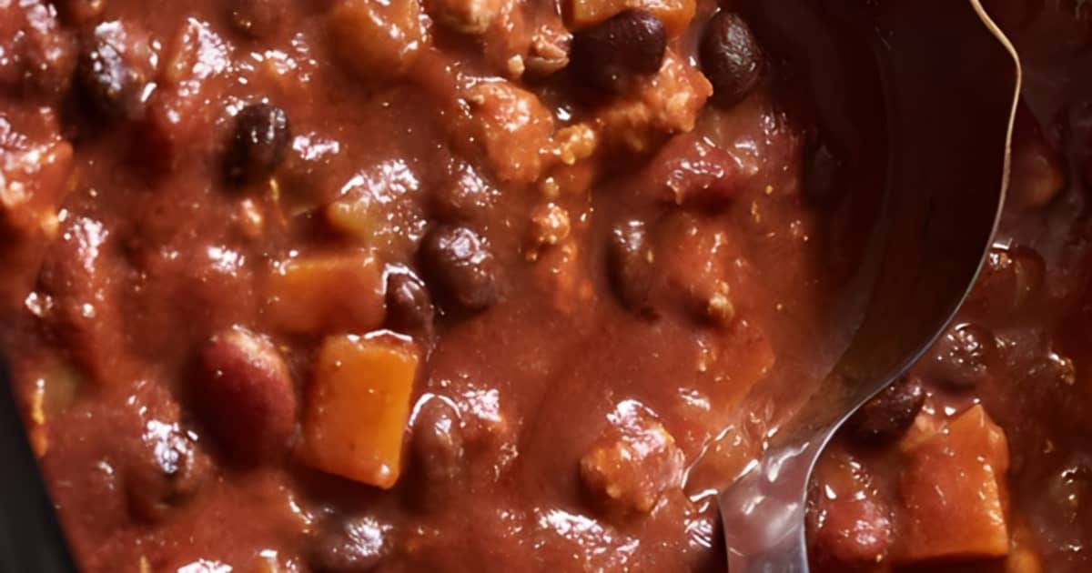 Give Chili A Major Flavor Boost With One Lively Ingredient